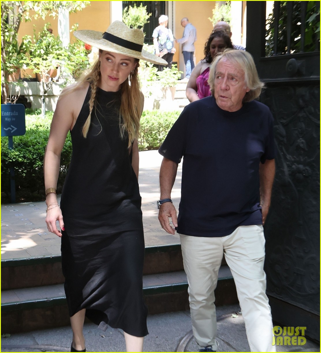 Relaxed Amber Heard Explores Madrid Amid Rumors She's Leaving Hollywood ...