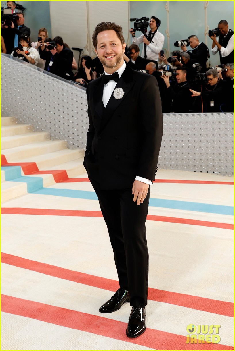 Vogue's Met Gala Carpet Hosts - La La Anthony, Chloe Fineman, & Derek ...