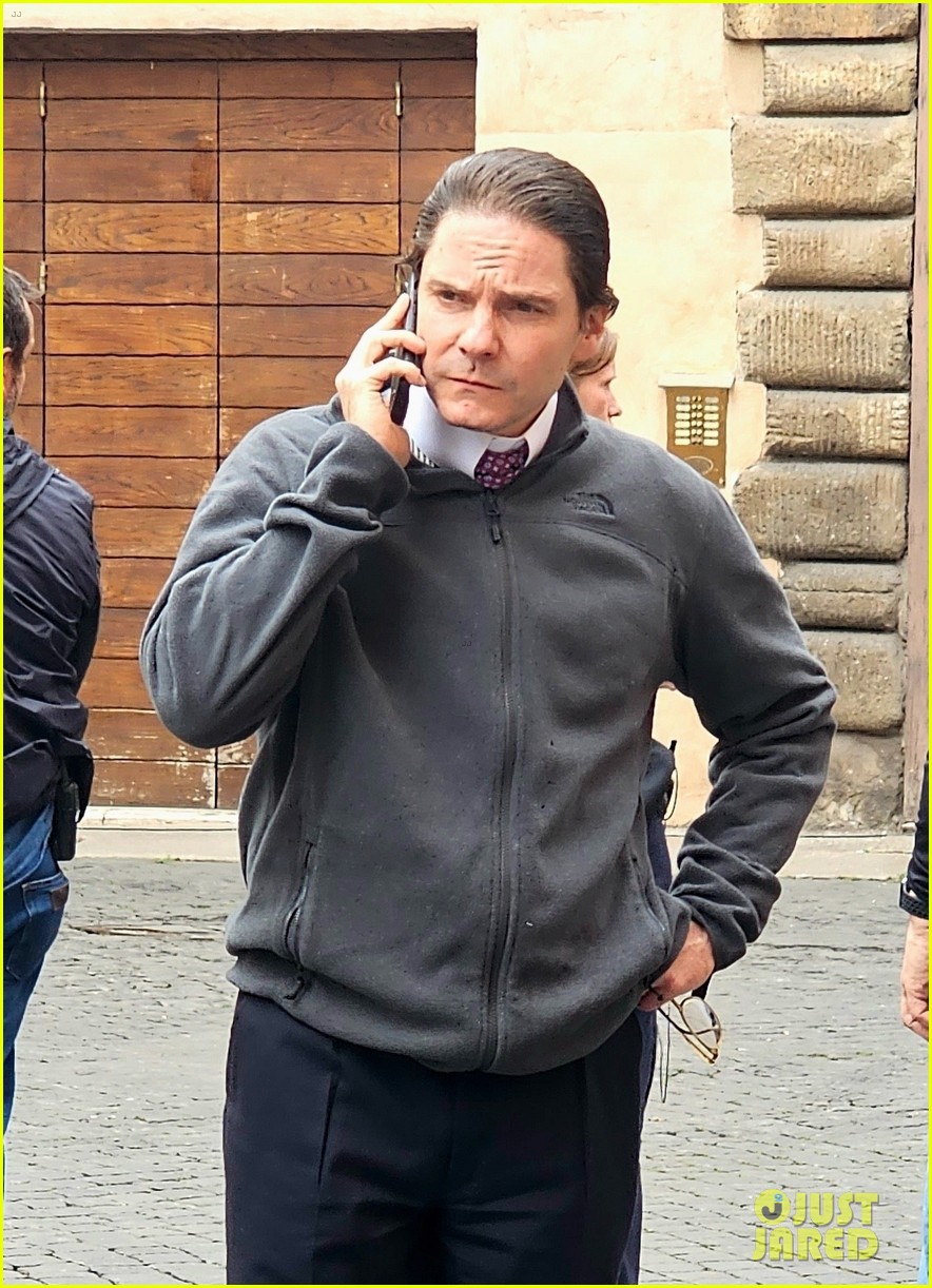 Daniel Bruhl Transform into Young Karl Lagerfeld While Filming Disney+ ...