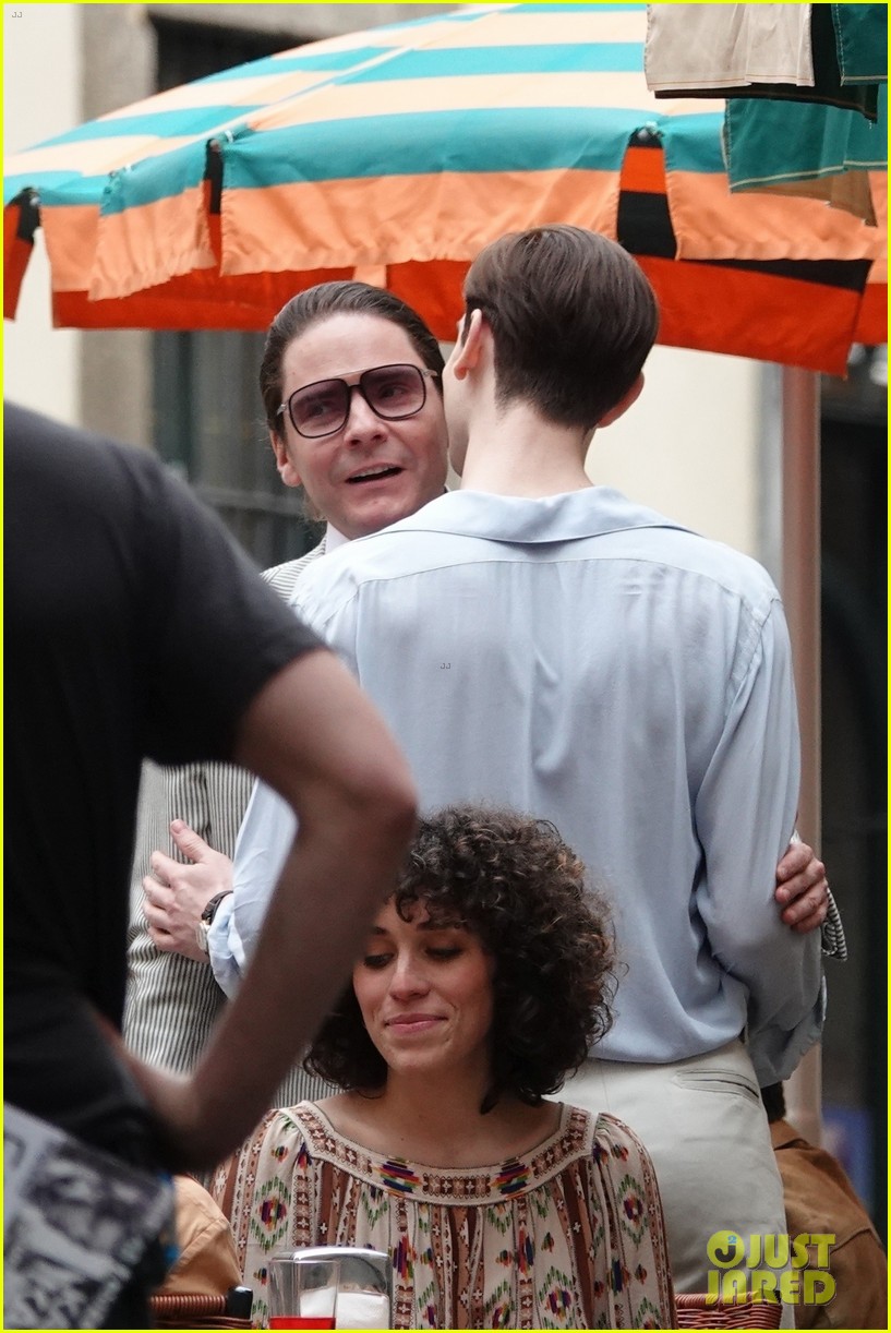 Daniel Bruhl Transform into Young Karl Lagerfeld While Filming Disney+ ...