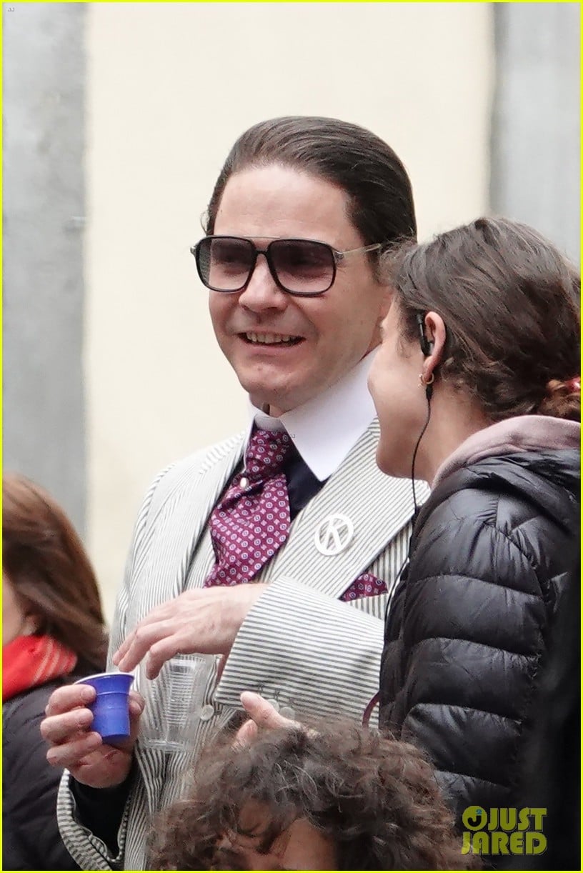 Daniel Bruhl Transform into Young Karl Lagerfeld While Filming Disney+ ...