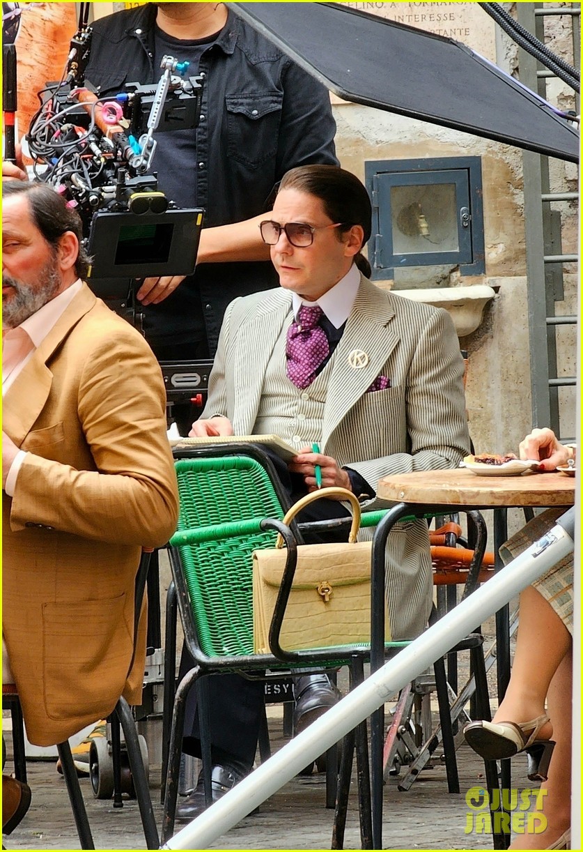 Daniel Bruhl Transform into Young Karl Lagerfeld While Filming Disney+ ...