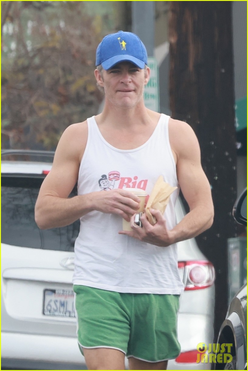Chris Pine Puts Biceps & Toned Legs On Display In Tank Top & Short ...