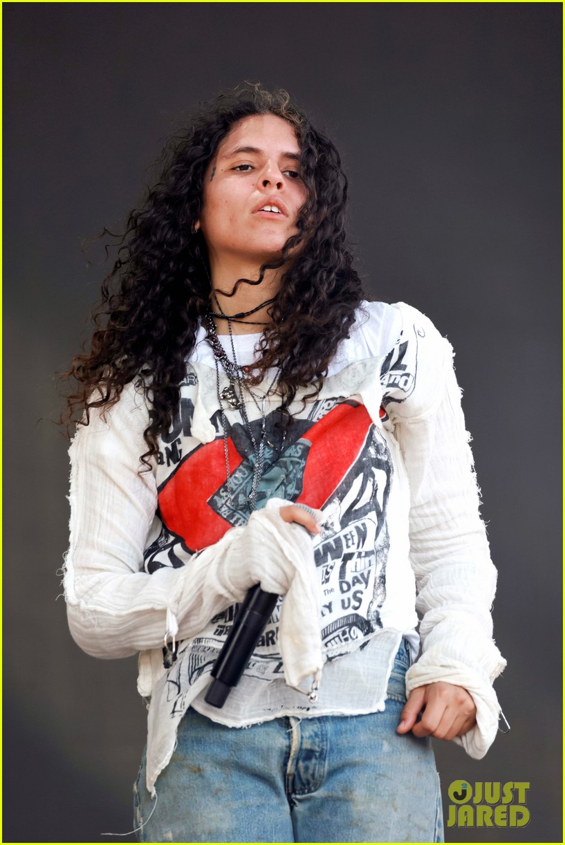 Lily-Rose Depp Confirms She's Dating Rapper 070 Shake, Shares PDA ...