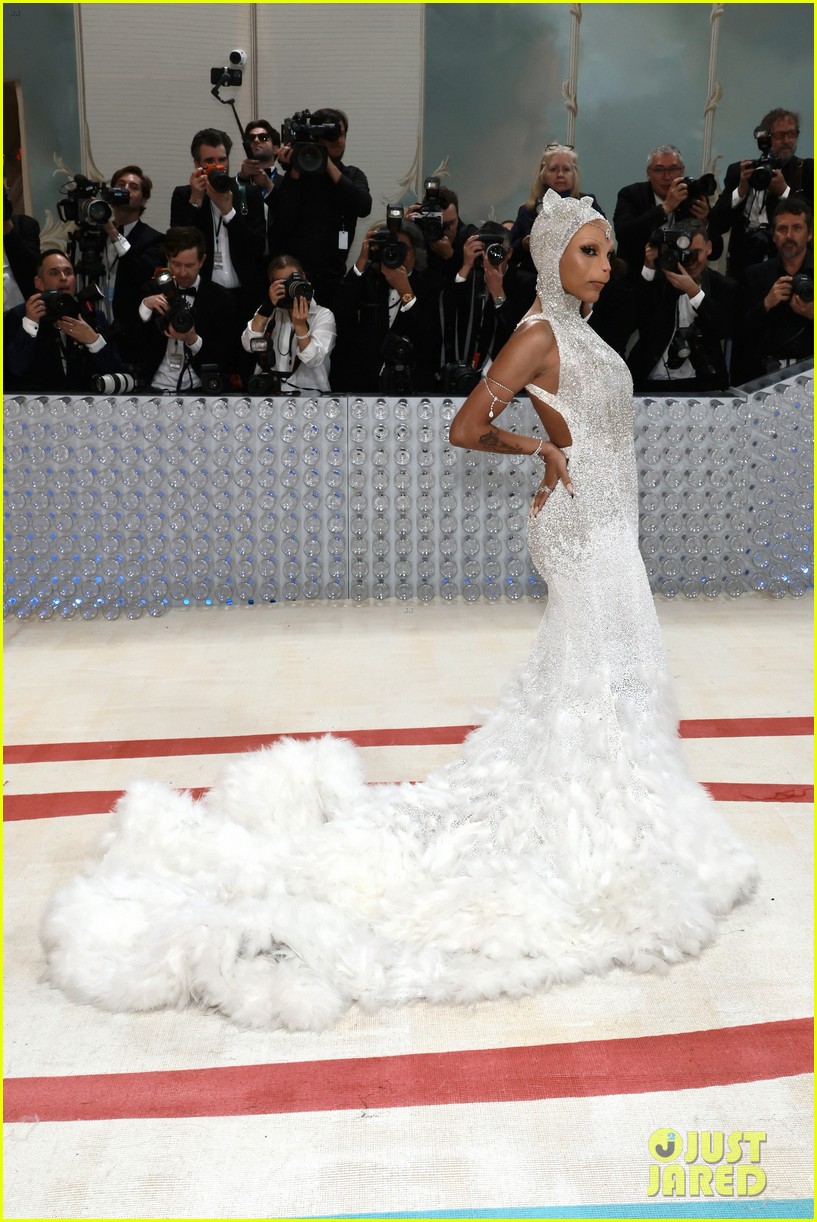 Doja Cat Transforms Into Karl Lagerfeld's Beloved Cat Choupette for Met ...