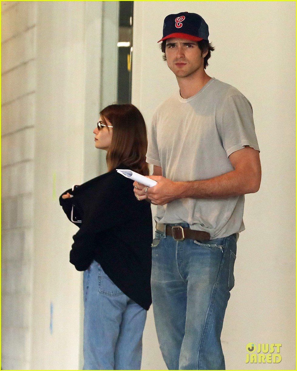 Jacob Elordi & Olivia Jade Are Still Going Strong, Flaunt PDA During L ...