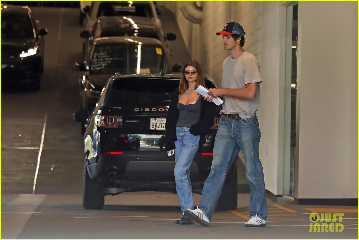 Jacob Elordi & Olivia Jade Are Still Going Strong, Flaunt PDA During L ...