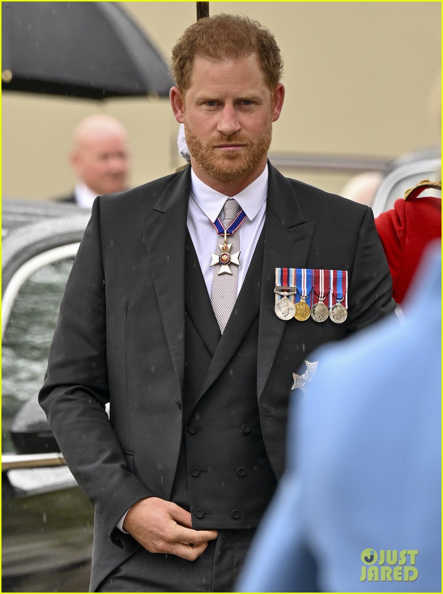 Lip Reader Reveals What Prince Harry Said When He Walked Inside Coronation Ceremony: Photo ...