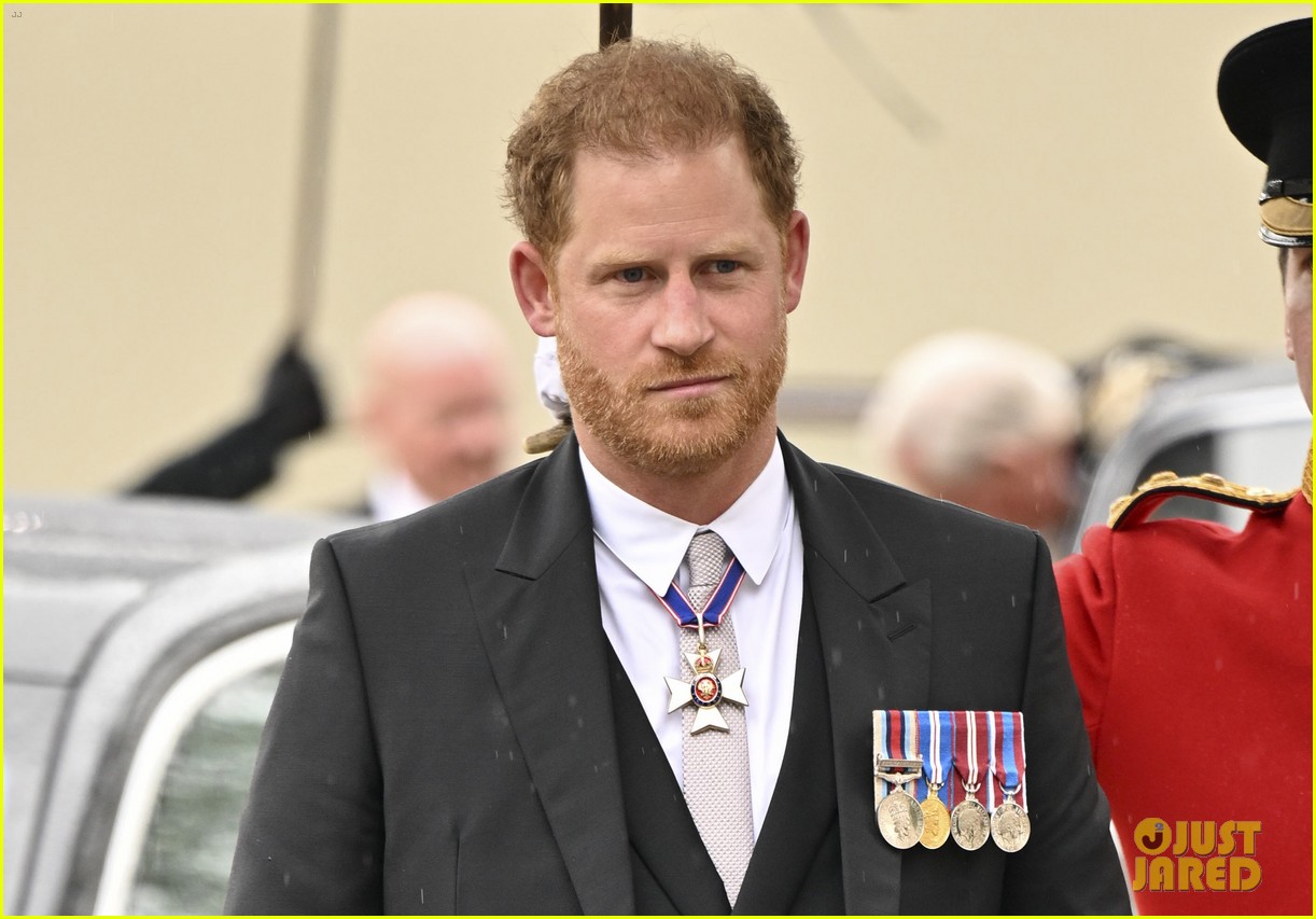 Lip Reader Reveals What Prince Harry Said When He Walked Inside Coronation Ceremony: Photo ...