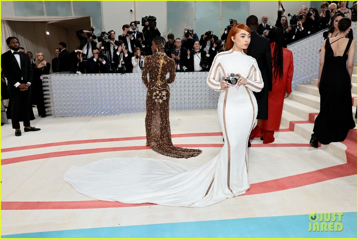 Ice Spice Carries Bedazzled Camera With Her While Making Her Met Gala ...