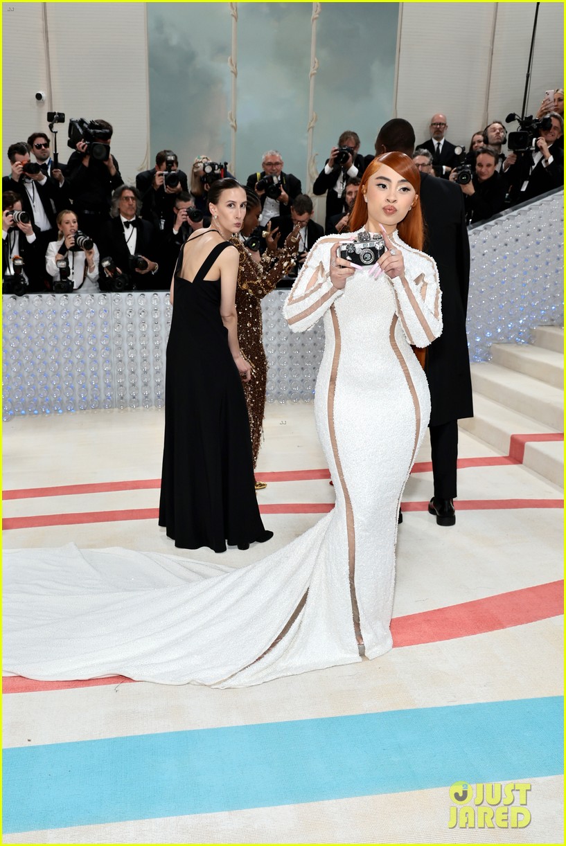 Ice Spice Carries Bedazzled Camera With Her While Making Her Met Gala ...