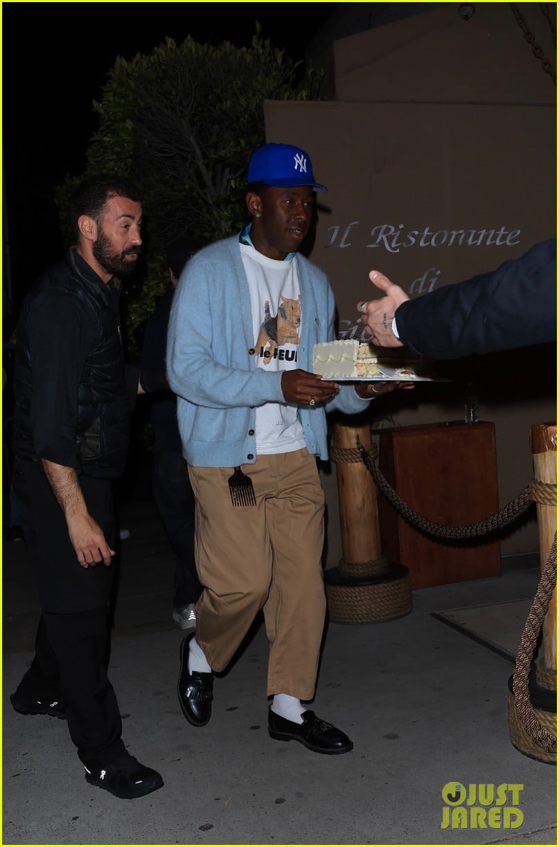 Kendall Jenner & Bad Bunny End Their Weekend By Grabbing Dinner With ...