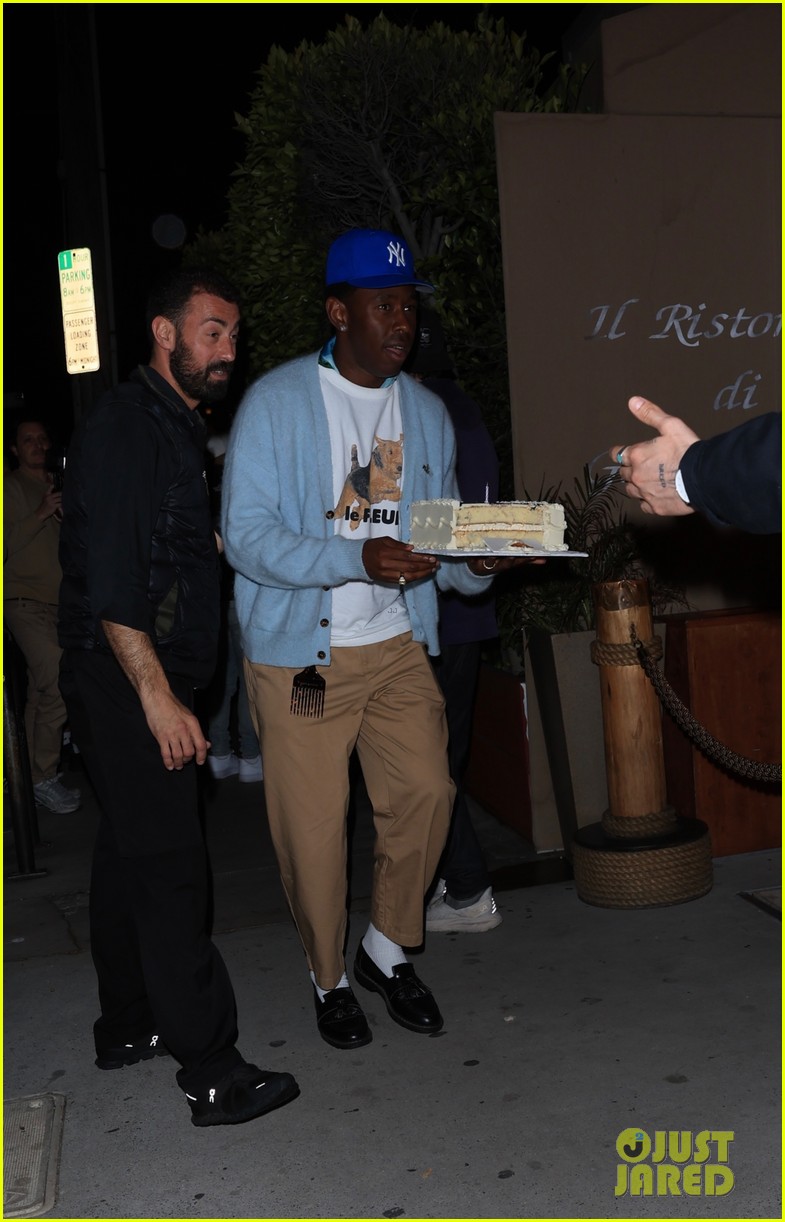 Kendall Jenner & Bad Bunny End Their Weekend By Grabbing Dinner With ...