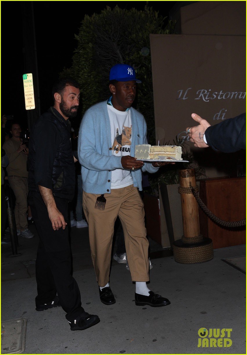 Kendall Jenner & Bad Bunny End Their Weekend By Grabbing Dinner With ...