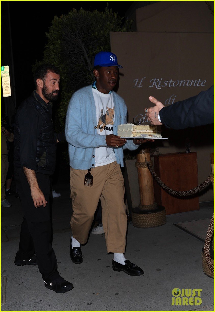 Kendall Jenner & Bad Bunny End Their Weekend By Grabbing Dinner With ...