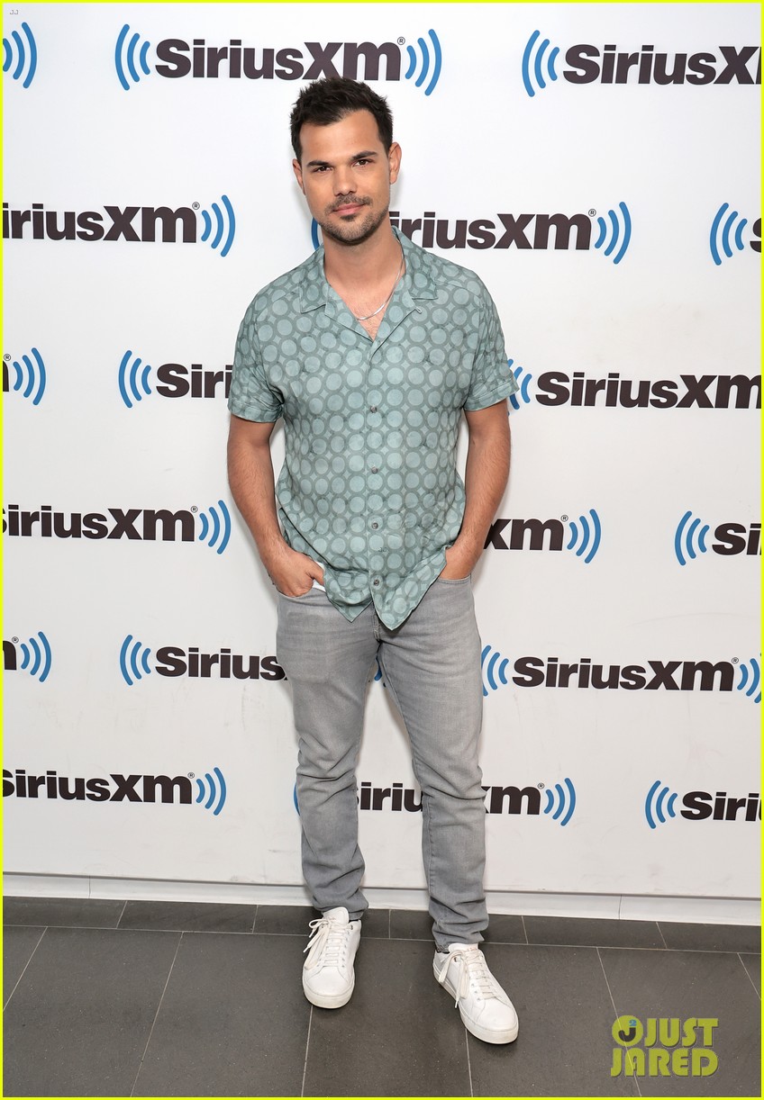 Taylor Lautner & Wife Tay Dome Reveal What Friends Call Them To Avoid ...