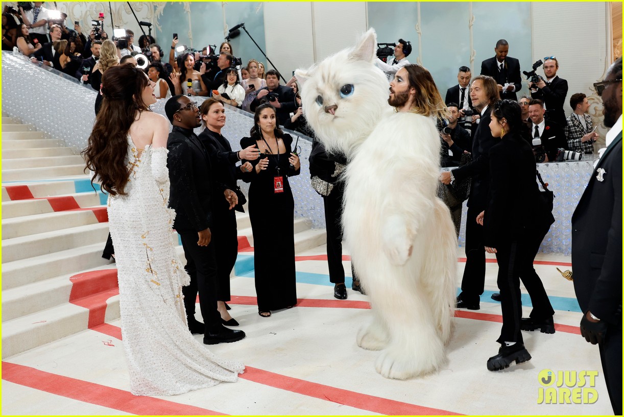 Jared Leto Dress Up as Karl Lagerfeld's Beloved Cat Choupette for Met ...