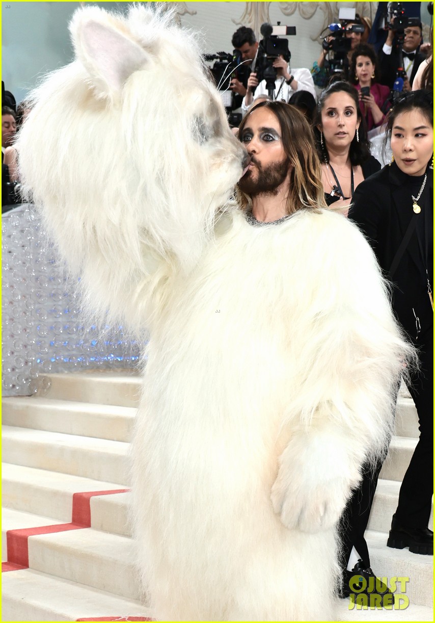 Jared Leto Dress Up as Karl Lagerfeld's Beloved Cat Choupette for Met ...
