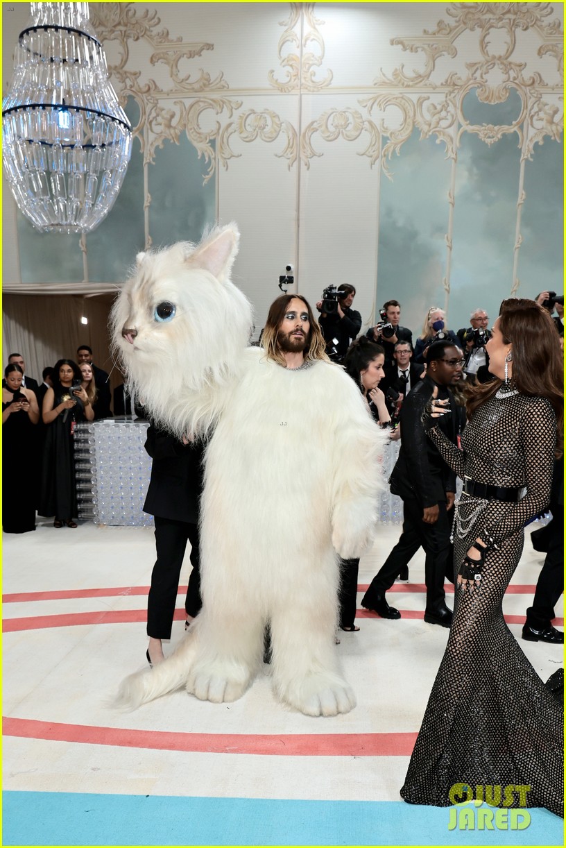 Jared Leto Dress Up as Karl Lagerfeld's Beloved Cat Choupette for Met ...