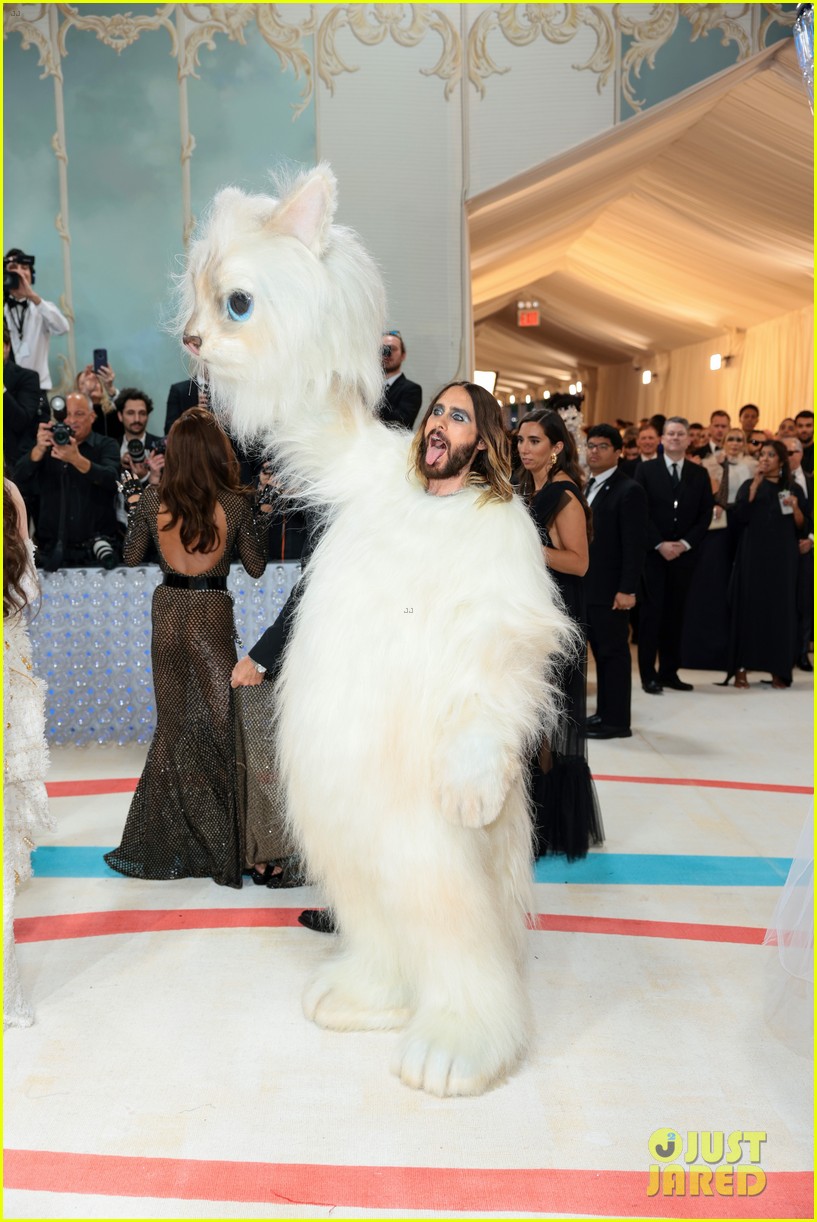 Jared Leto Dress Up as Karl Lagerfeld's Beloved Cat Choupette for Met ...