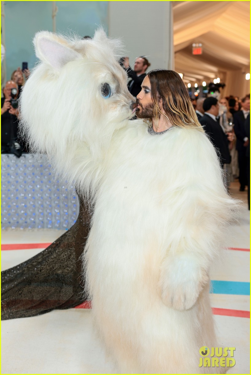 Jared Leto Dress Up as Karl Lagerfeld's Beloved Cat Choupette for Met ...