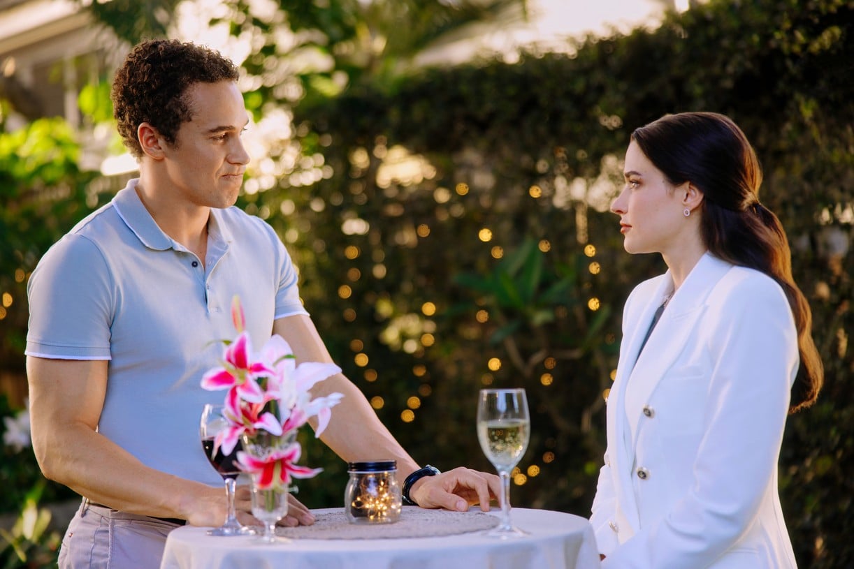 Rhiannon Fish Finds Unexpected Love At Her Parents' Vow Renewal in ...