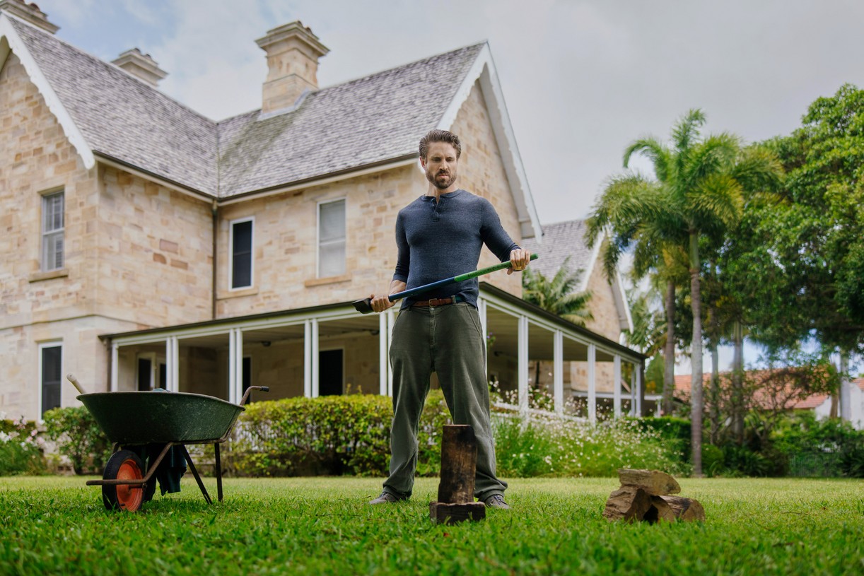 Rhiannon Fish Finds Unexpected Love At Her Parents' Vow Renewal in ...