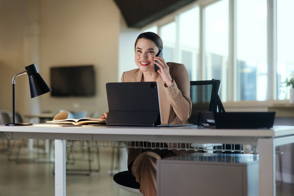 Rhiannon Fish Finds Unexpected Love At Her Parents' Vow Renewal in ...