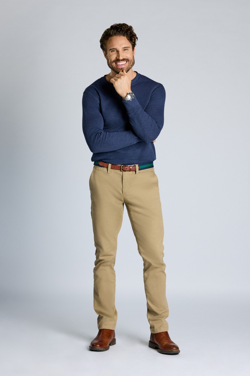 Rhiannon Fish Finds Unexpected Love At Her Parents' Vow Renewal in ...