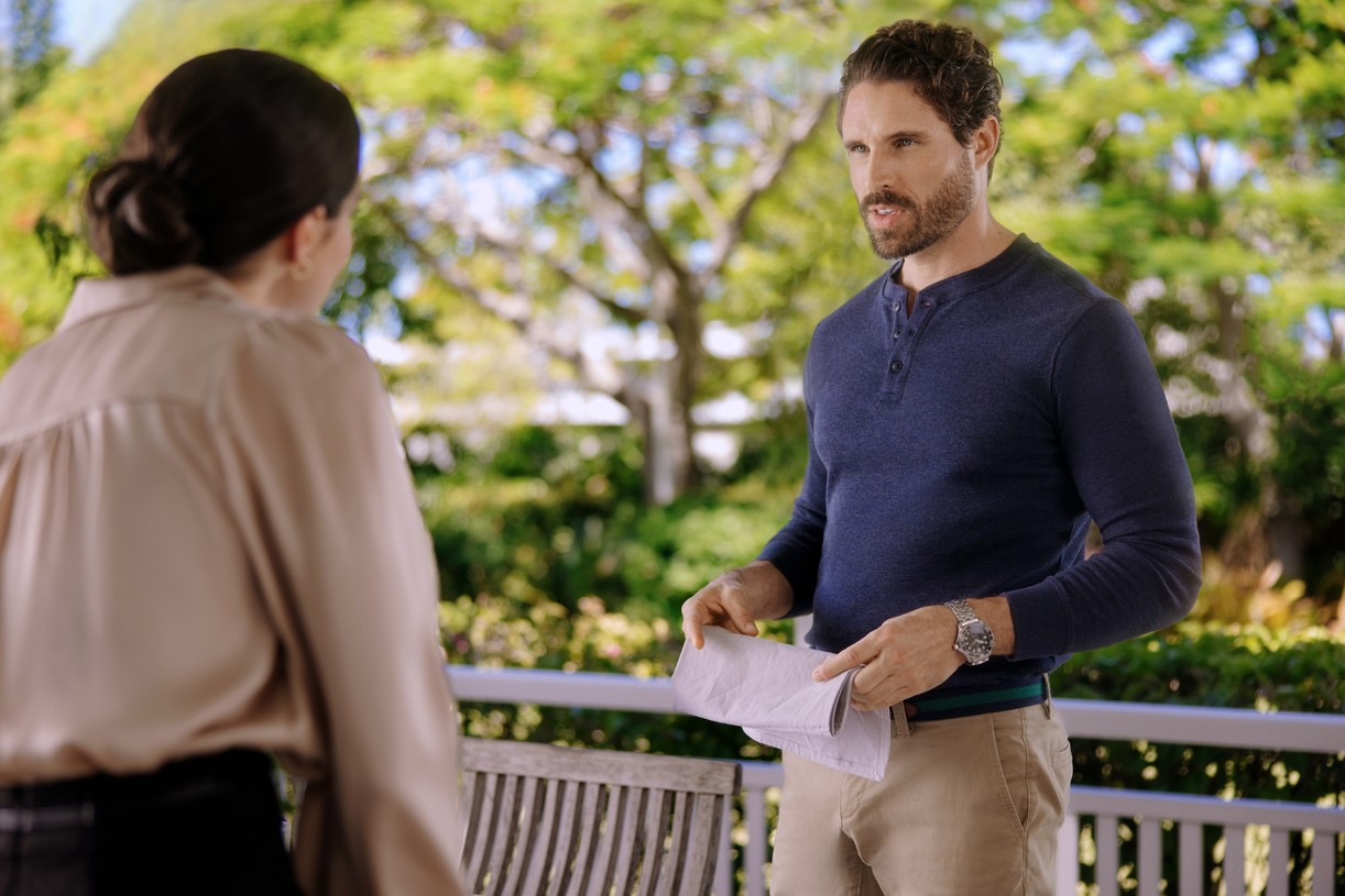 Rhiannon Fish Finds Unexpected Love At Her Parents' Vow Renewal in ...