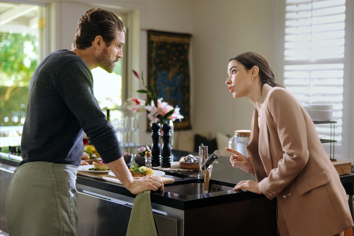 Rhiannon Fish Finds Unexpected Love At Her Parents' Vow Renewal in ...