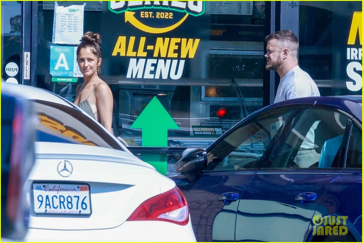 Minka Kelly & Boyfriend Dan Reynolds Visit Tanning Salon Together in ...