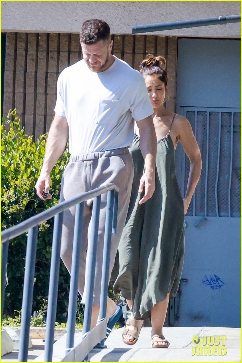 Minka Kelly & Boyfriend Dan Reynolds Visit Tanning Salon Together in ...