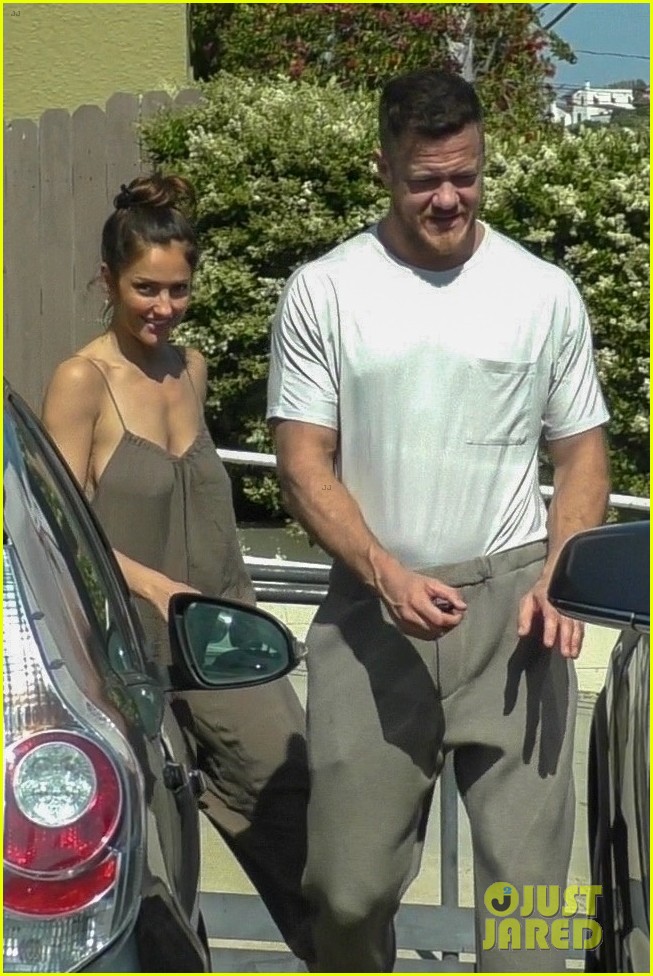 Minka Kelly & Boyfriend Dan Reynolds Visit Tanning Salon Together in ...