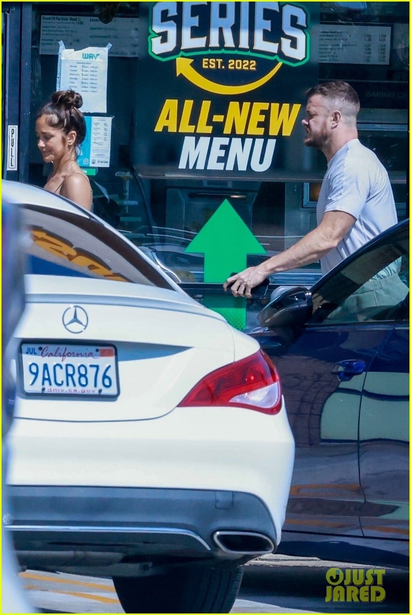 Minka Kelly & Boyfriend Dan Reynolds Visit Tanning Salon Together in ...