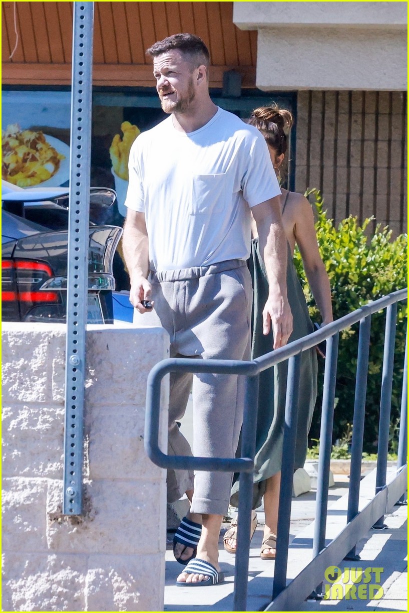 Minka Kelly & Boyfriend Dan Reynolds Visit Tanning Salon Together in ...
