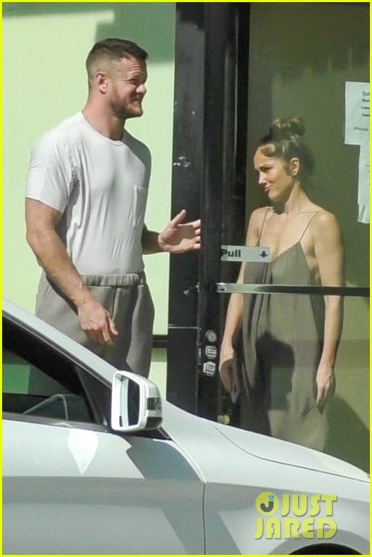 Minka Kelly & Boyfriend Dan Reynolds Visit Tanning Salon Together in ...