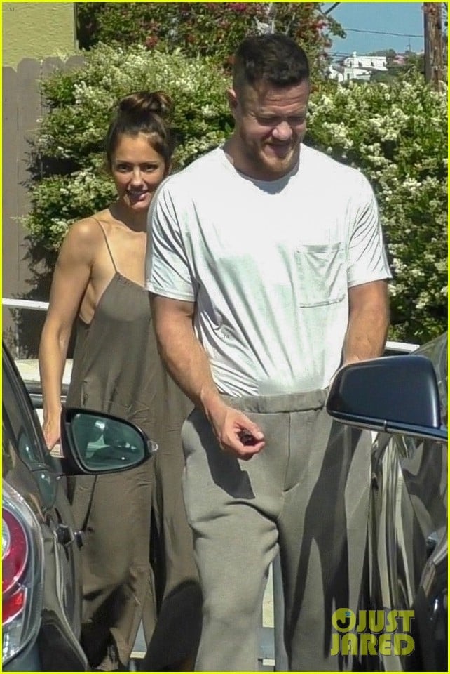 Minka Kelly & Boyfriend Dan Reynolds Visit Tanning Salon Together in ...