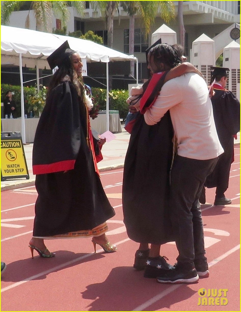 Sasha Obama Graduates from USC with Her Parents & Sister in the ...