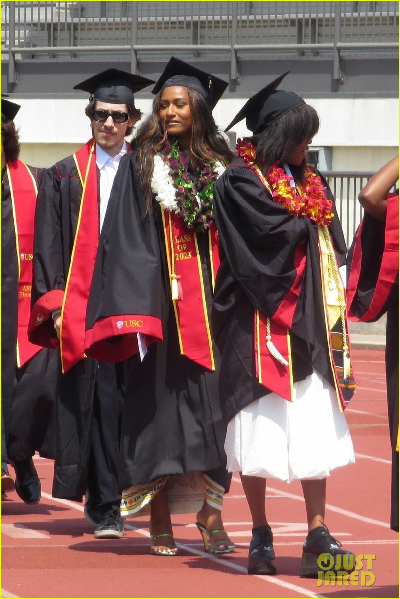 Sasha Obama Graduates from USC with Her Parents & Sister in the ...
