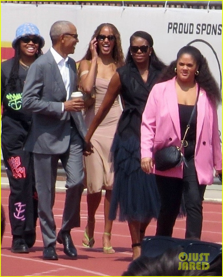 Sasha Obama Graduates from USC with Her Parents & Sister in the ...