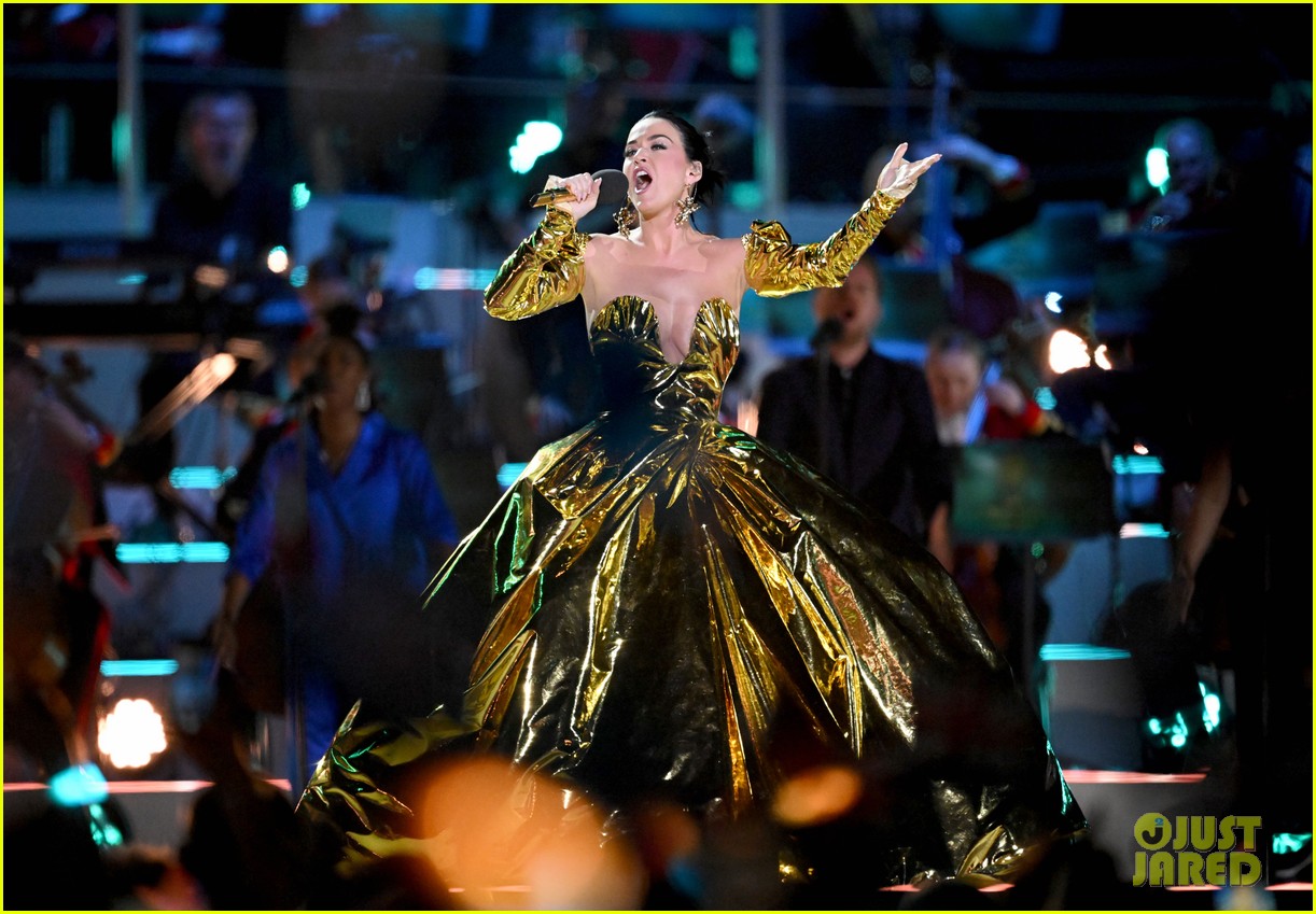 Katy Perry Performs 'Roar' & 'Firework' at King Charles Coronation ...