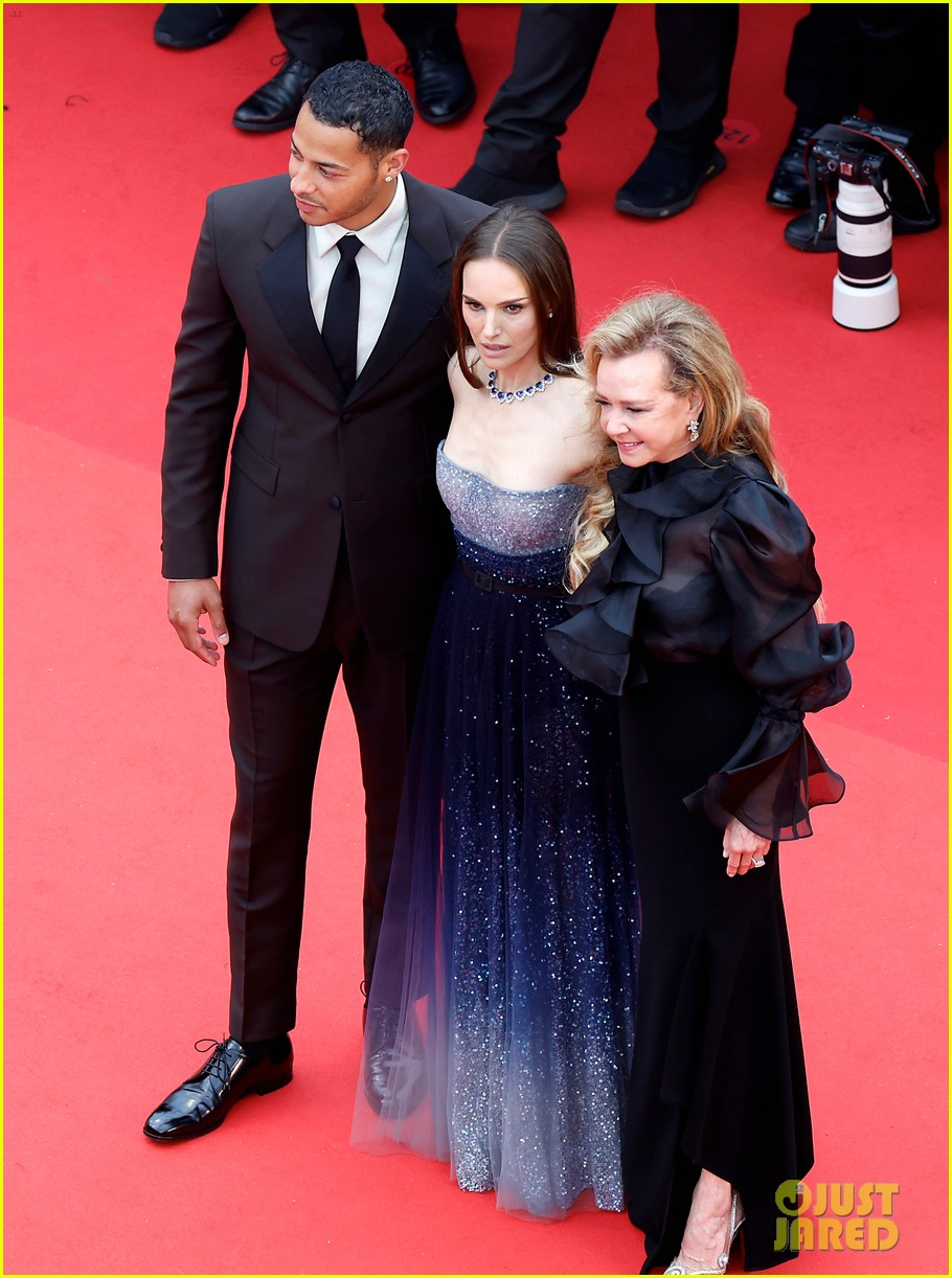 Natalie Portman Helps Celebrate Chopard Trophy Winners Naomi Ackie ...