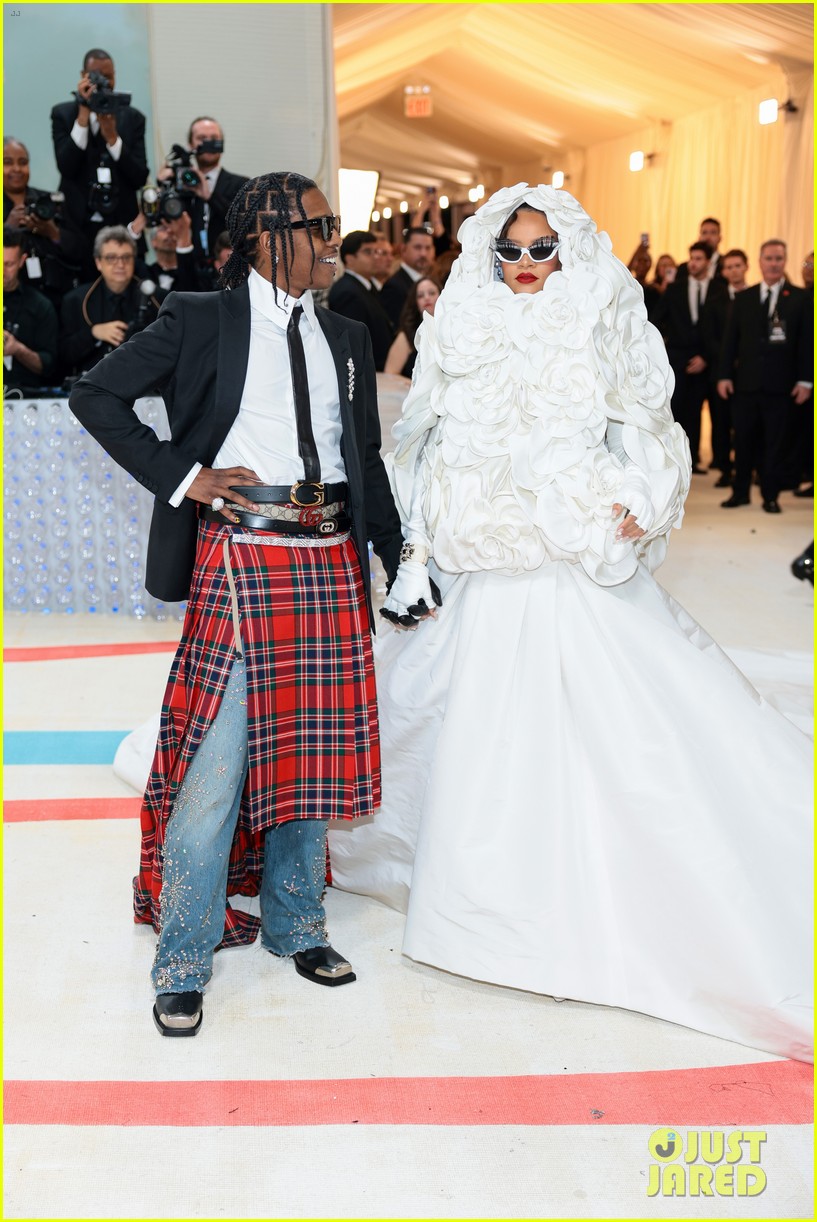 Rihanna Makes a Statement in White Florals Alongside A$AP Rocky at Met ...