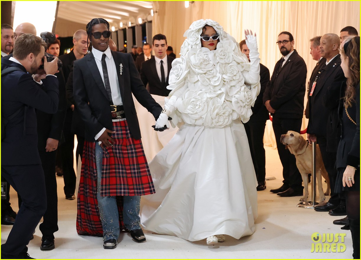 Rihanna Makes a Statement in White Florals Alongside A$AP Rocky at Met ...