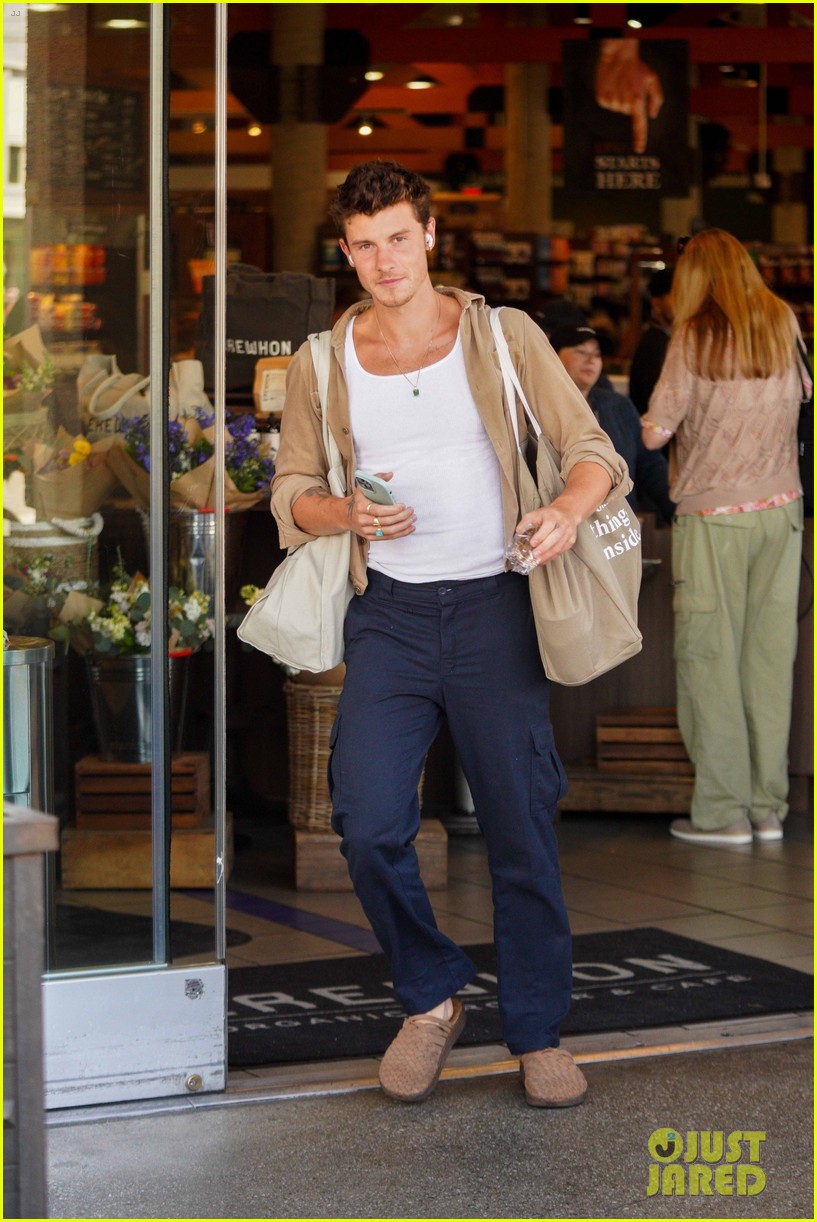 Shawn Mendes Picks Up Some Groceries From His Local Market Ahead Of The ...