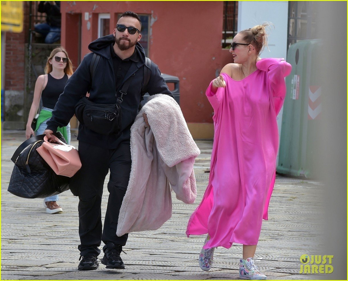 Sia Takes In the Sights in Italy After Surprise Wedding!: Photo 4931944 | Sia Photos | Just ...