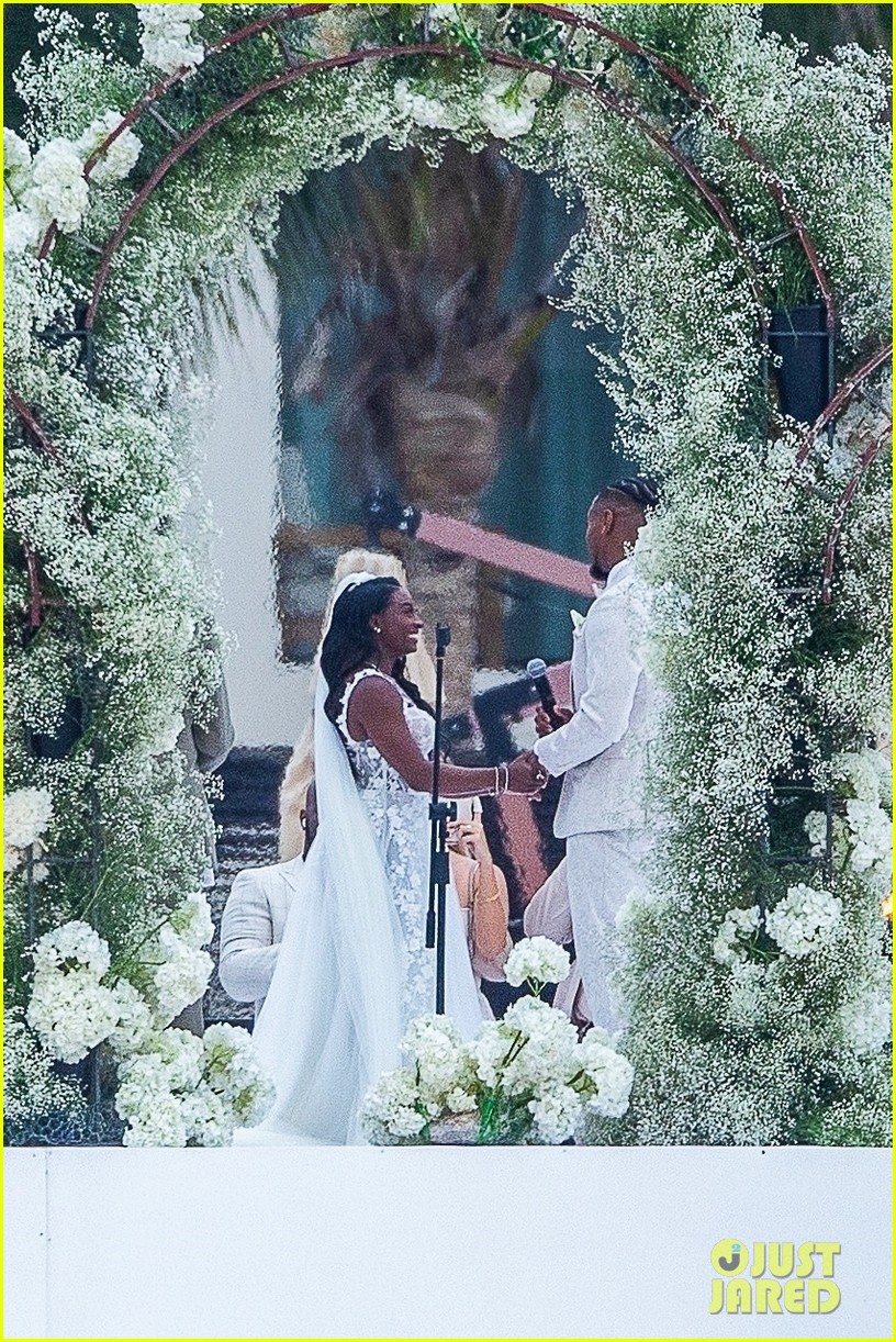 Simone Biles & Jonathan Owens Tie the Knot (Again) in Cabo San Lucas ...
