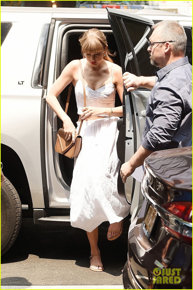 Taylor Swift Returns to Electric Lady Studio in NYC Hours After ...