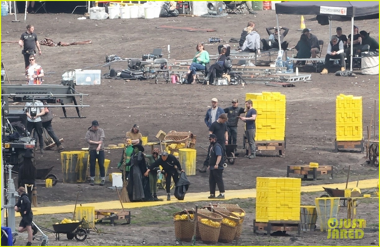 'Wicked' Set Photos Show Cynthia Erivo & Her Stunt Double Flying as ...